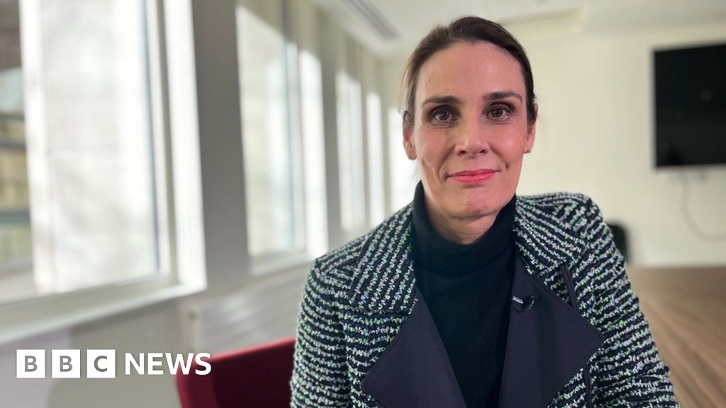 Cyber-flashing 'not a joke', warns CPS prosecutor - BBC News