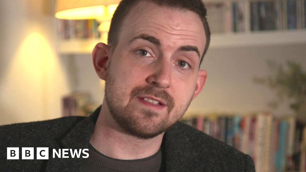 Teacher Daniel Gray: The day I told students I was gay - BBC News