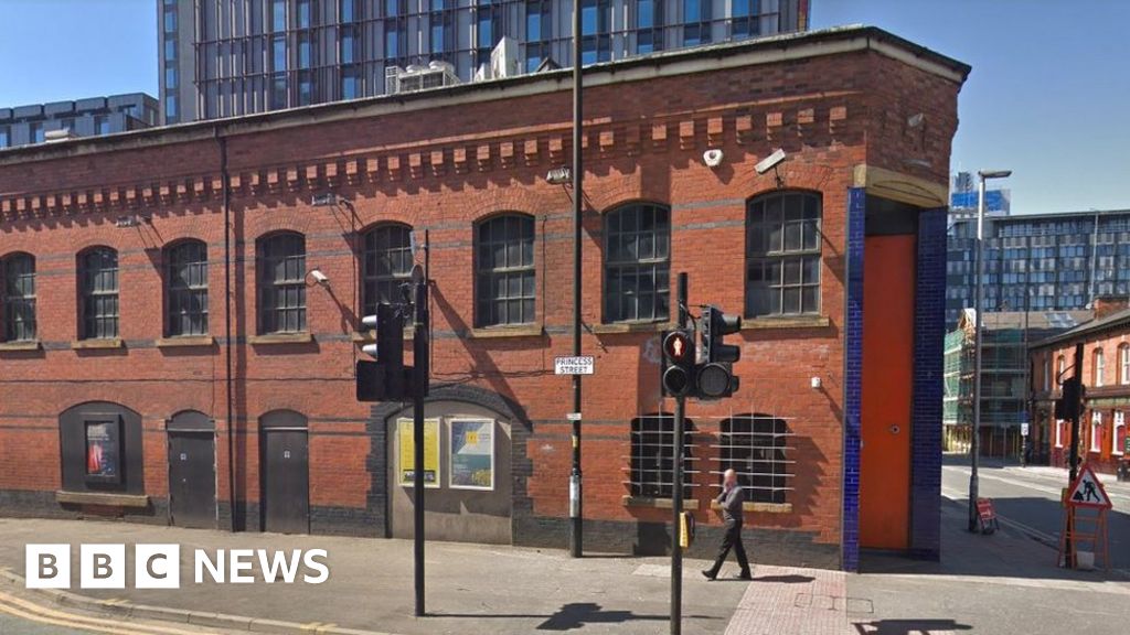 Factory fight: Manchester bouncers investigated over assault - BBC News