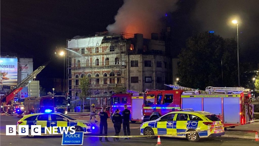 Large fire hits derelict Bristol Grosvenor Hotel - BBC News