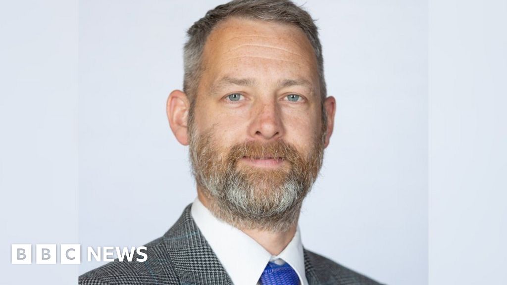 Worcester leisure centres facing huge funding gap - BBC News