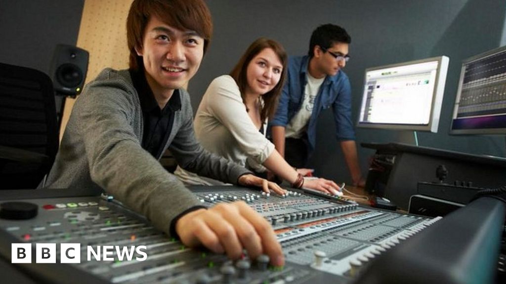 University of York agrees £200m TV training plan with China - BBC News