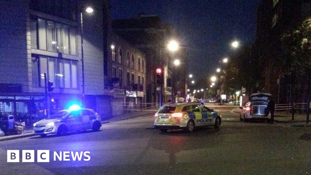 Wood Green stabbing: Man killed outside pub - BBC News