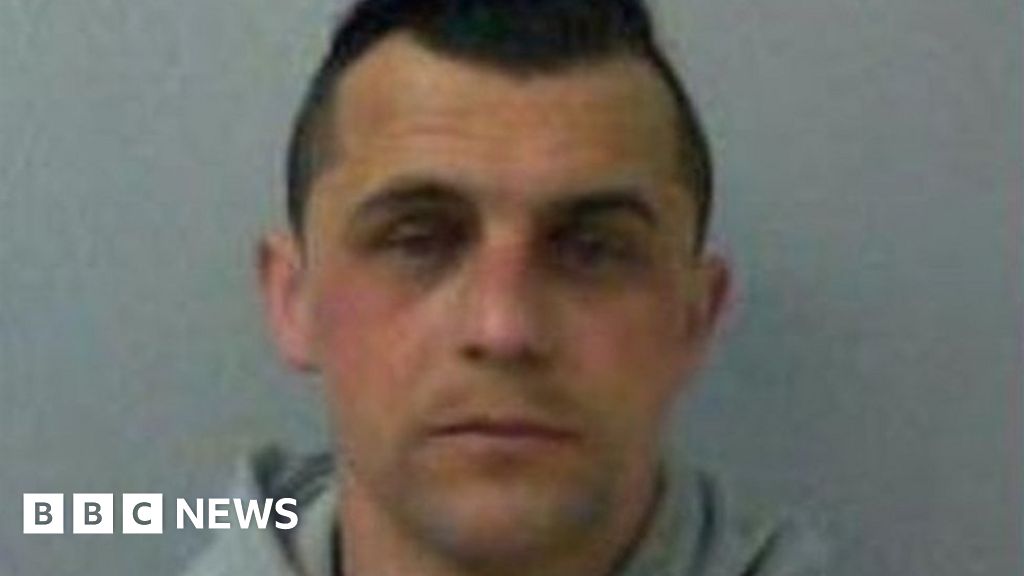 Aaron Wright jailed for role in drug gang - BBC News