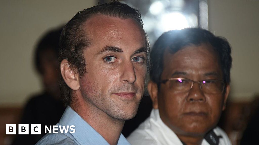 Bali murder trial: Accused UK man claims he feared for his life - BBC News