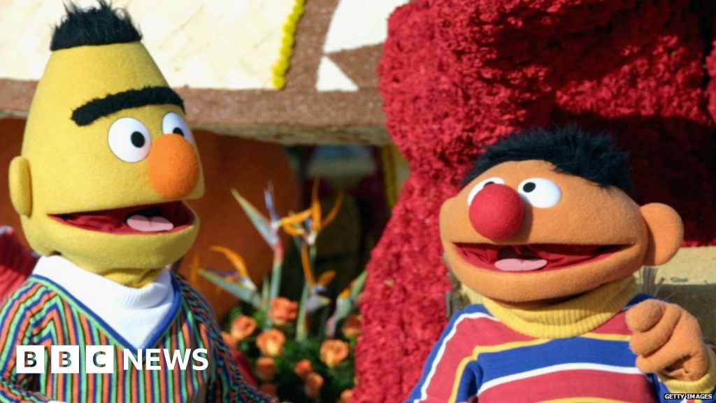 UAE: Arabic version of Sesame Street re-launches - BBC News