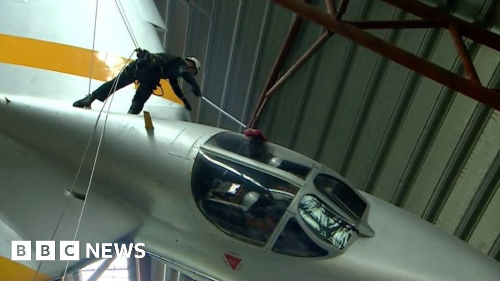 RAF Cosford cleaners need a head for heights - BBC News