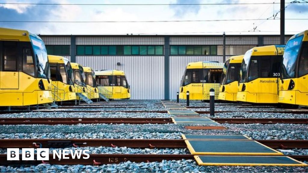 Metrolink Eccles line to close for two weeks - BBC News