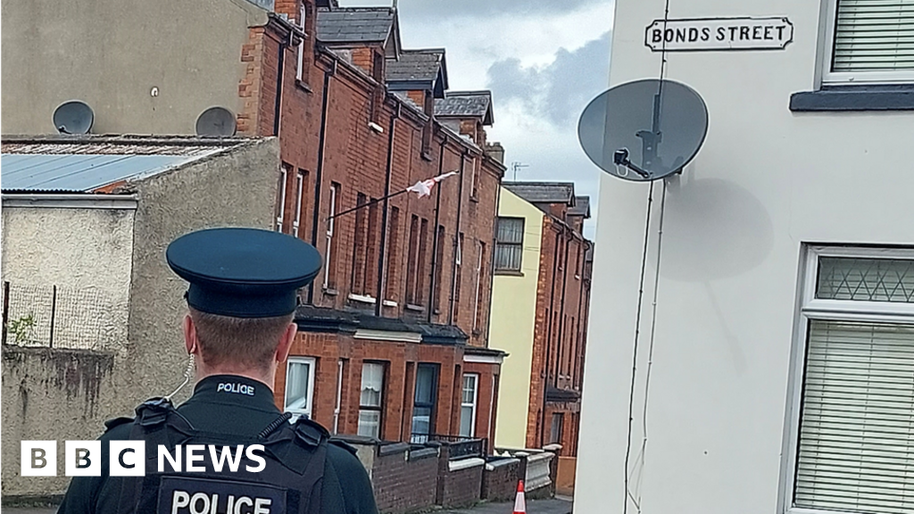 Londonderry: House targeted in 'reckless' arson attack - BBC News