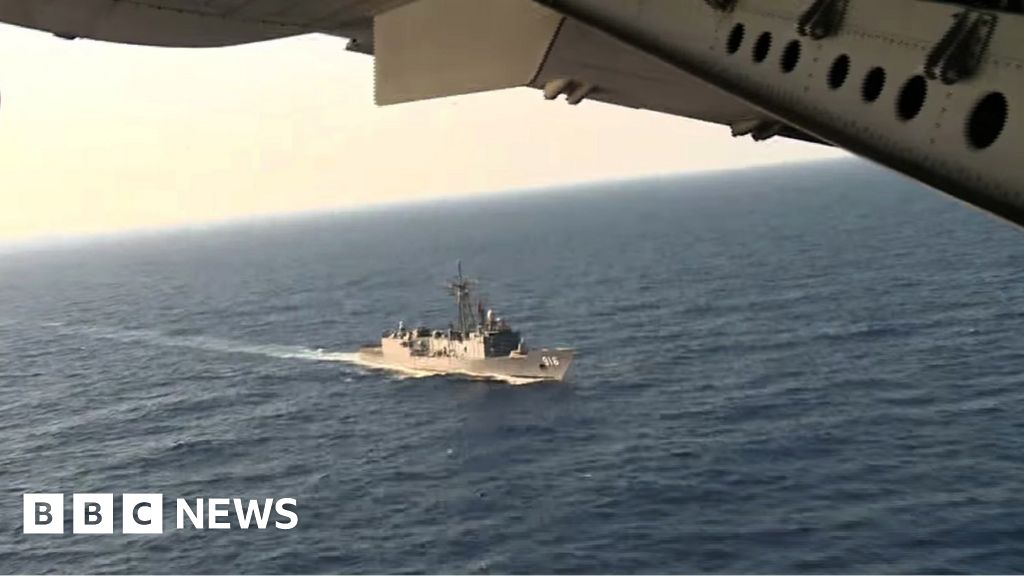 EgyptAir: Submarine searches for missing flight data recorders - BBC News