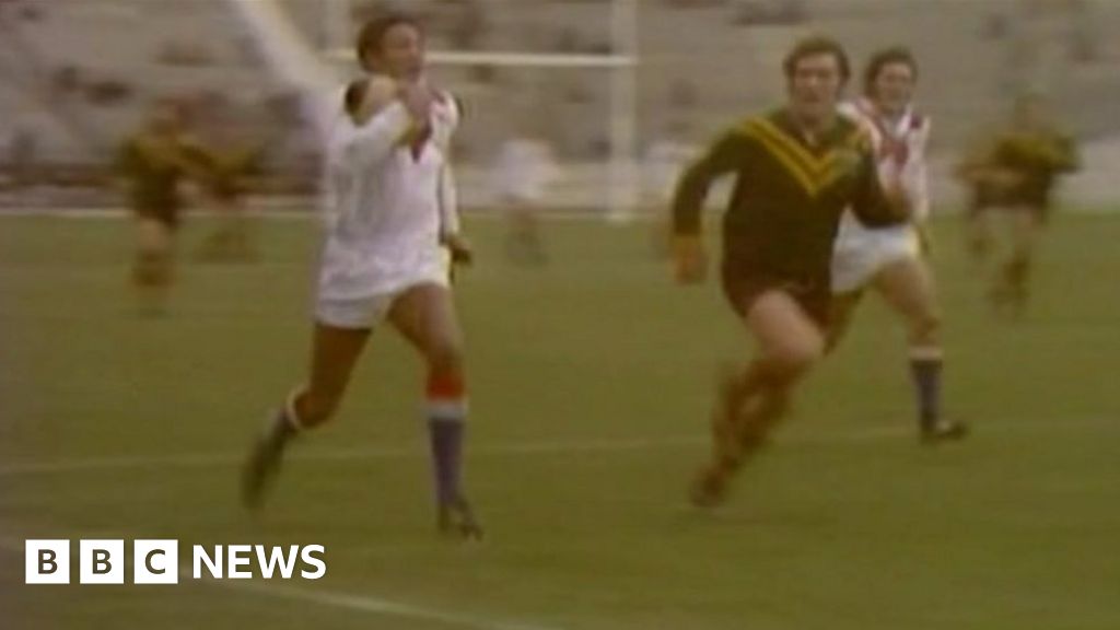 Clive Sullivan's World Cup final try in 1972 - BBC News