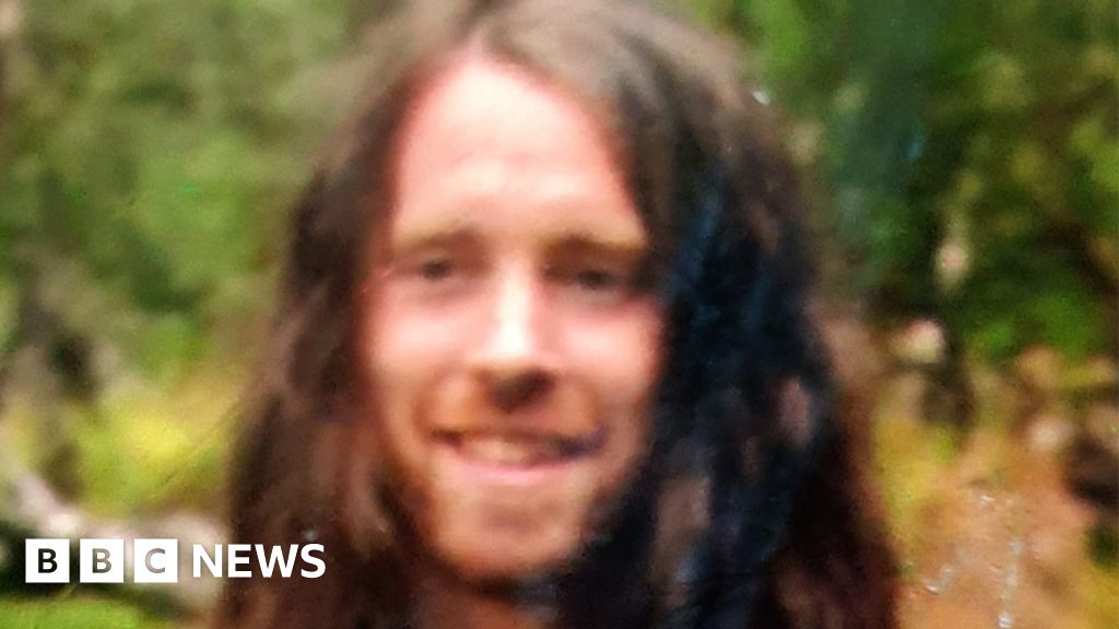 Searches for Tain man missing on Loch Naver walk - BBC News