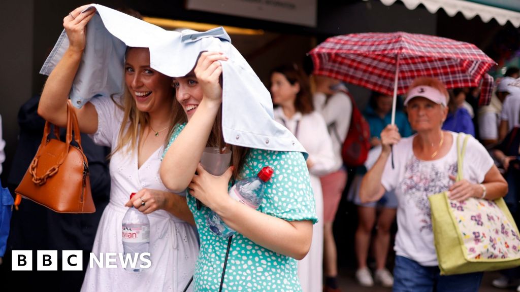 UK weather: Heavy rain and thunderstorms spark flood warnings - BBC News