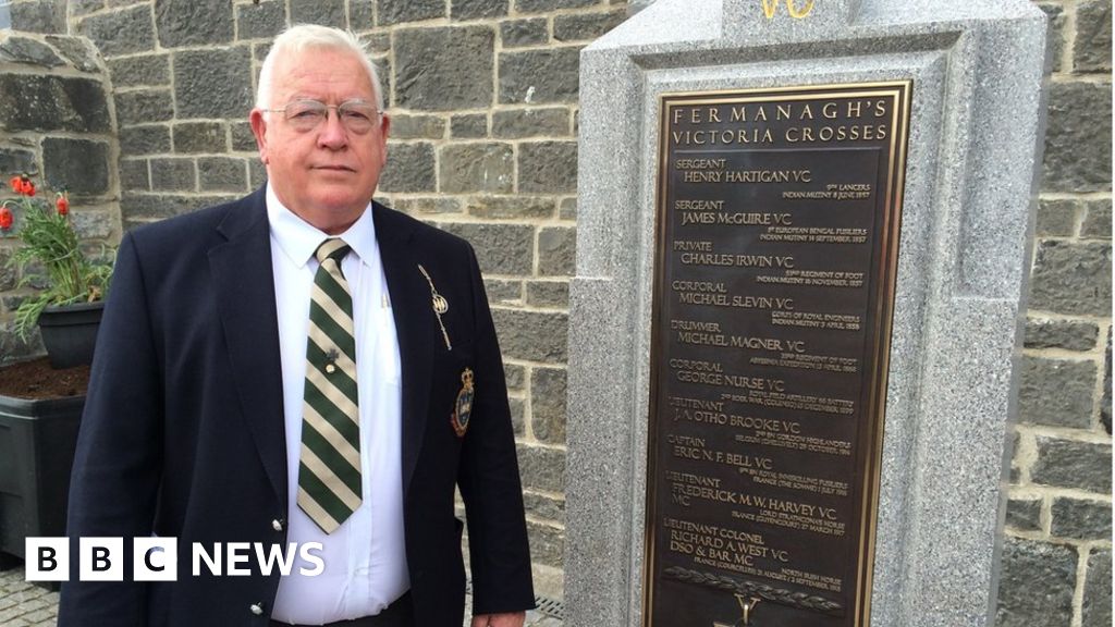 Memorial to Fermanagh's VC soldiers unveiled in Enniskillen - BBC News