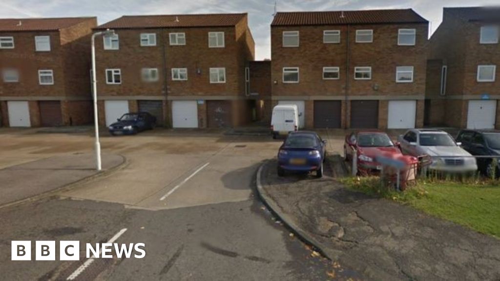 Pitsea murder: Stabbing victim named - BBC News