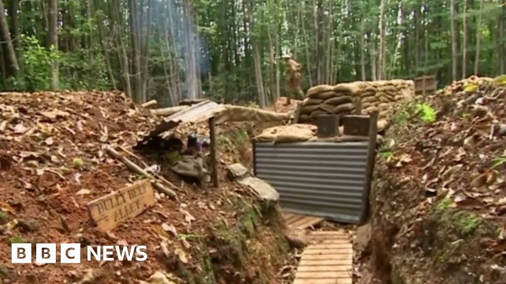 'World War One trench' recreated in Kent woodland - BBC News
