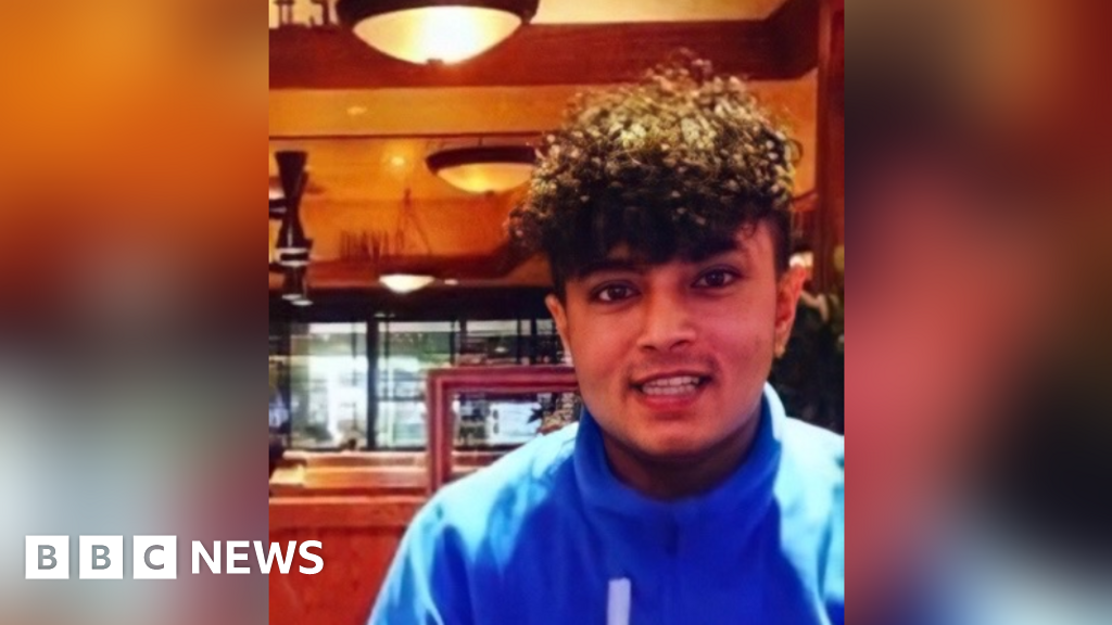 Shafiul Islam: Three guilty of killing man in violent robbery - BBC News