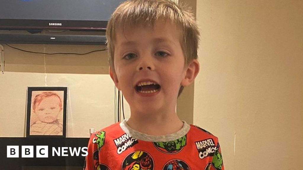 Dylan Scanlon: Boy found dead in Oldham was 'funny and cheeky' - BBC News