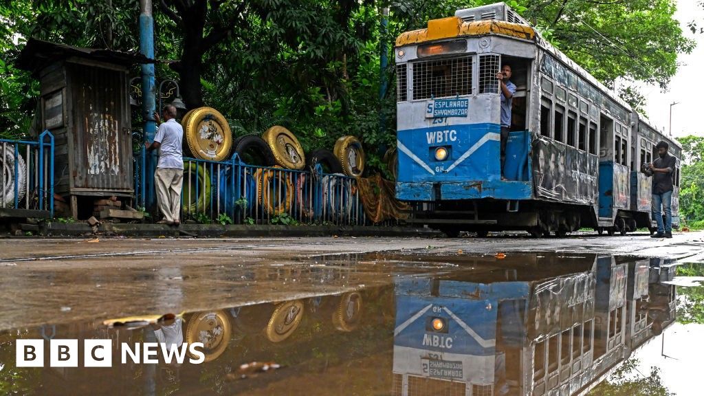 India's oldest trams may soon be brought to a halt - BBC News