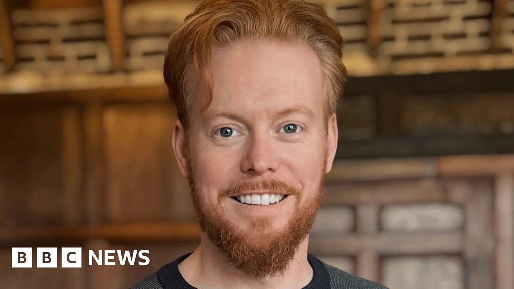 Harvington Hall priest hole challenge will have 'mental effect' - BBC News