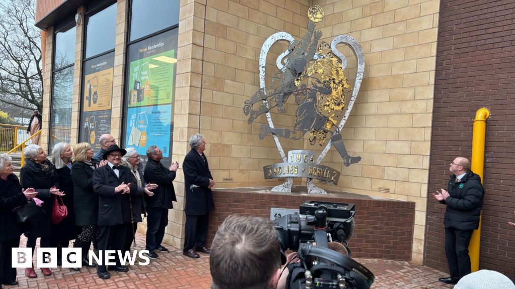 Statue at Molineux marks Wolves' epic win 70 years ago