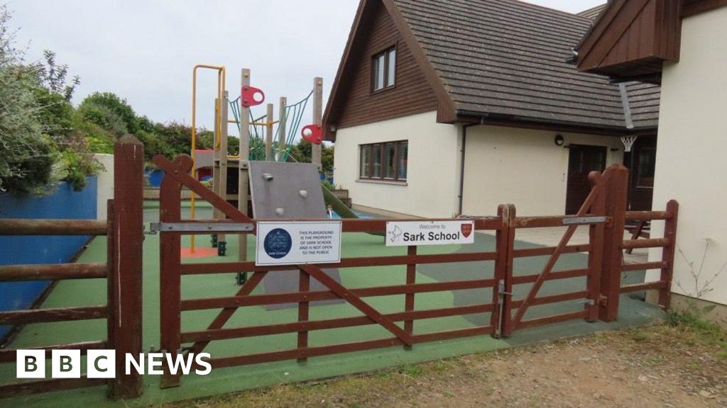 Sark School seeks first community governors - BBC News