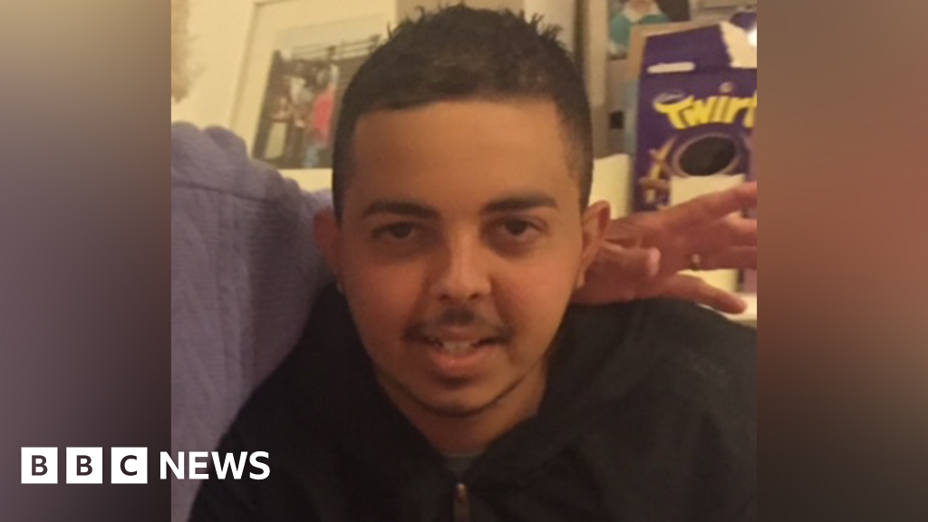 Concern for future deaths at Norwich Prison after forms altered - BBC News