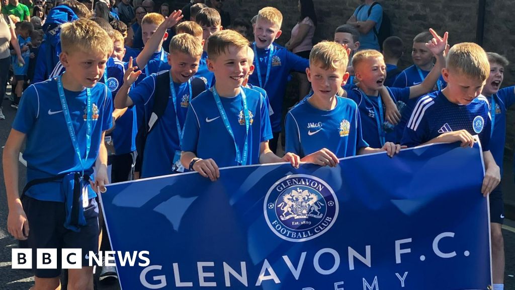 Foyle Cup: Parade kicks off youth football tournament - BBC News
