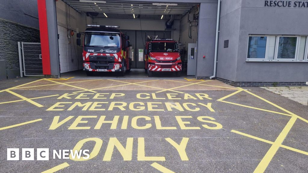 Warning after Brixham Fire Station damaged by drivers - BBC News