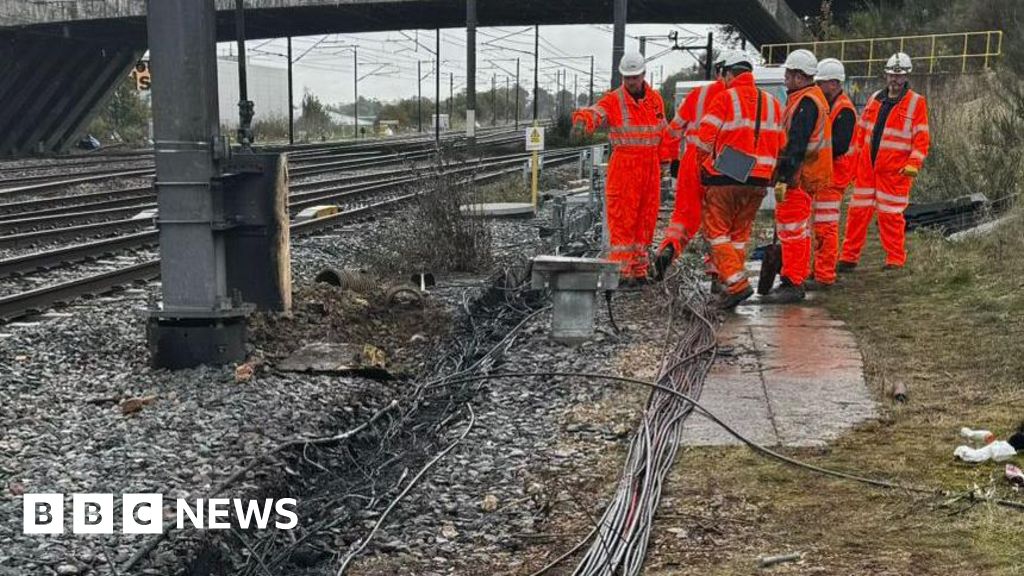Railway line reopens after fire near Stevenage tracks - BBC News