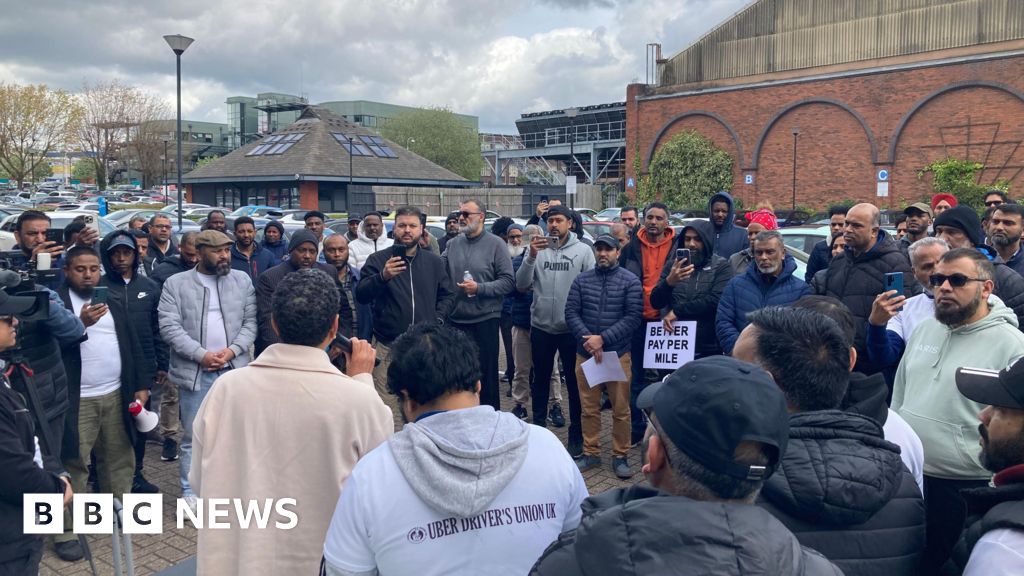 Uber drivers form convoy in Birmingham protest over pay
