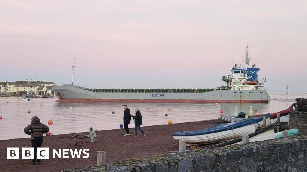 Cargo ship runs aground in Teignmouth harbour