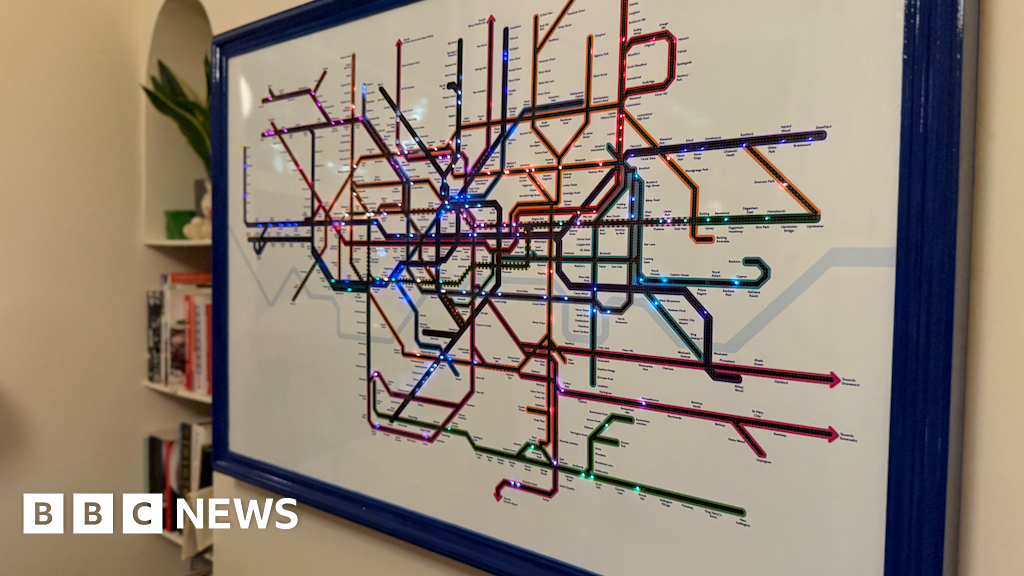 The London Underground art that tracks trains in real-time - BBC News