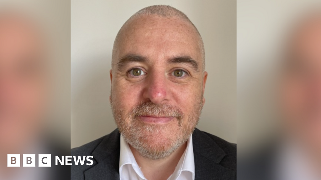 Fourth Swindon borough councillor defects from Labour to Greens