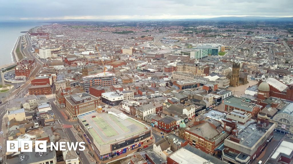 Blackpool tenants live in houses with 'mould so bad you can taste it ...