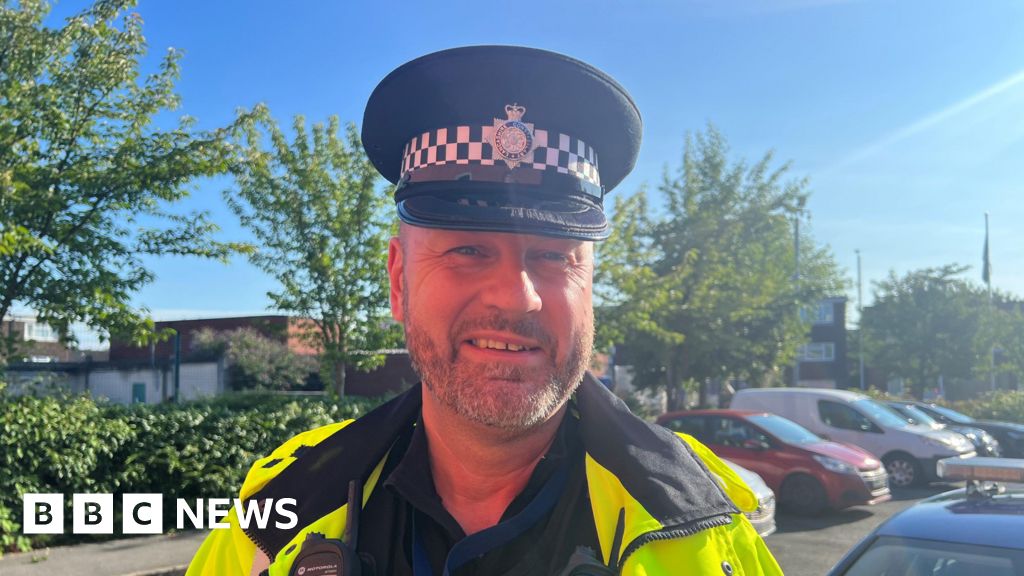 Lancashire police campaign to tackle drink and drug drivers - BBC News