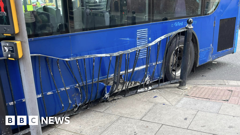 Wellington bus service collides with pedestrian guardrail on High ...