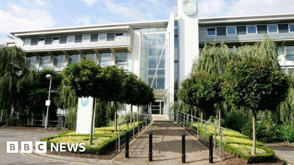 Open University lecturers in contract row - union