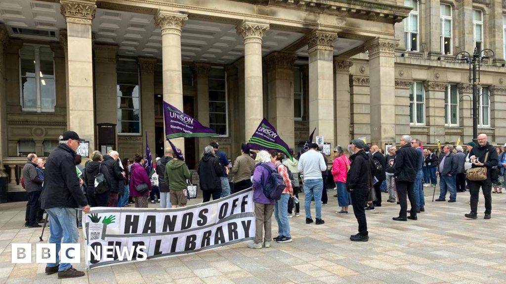 Protest held against Birmingham City Council cuts - BBC News