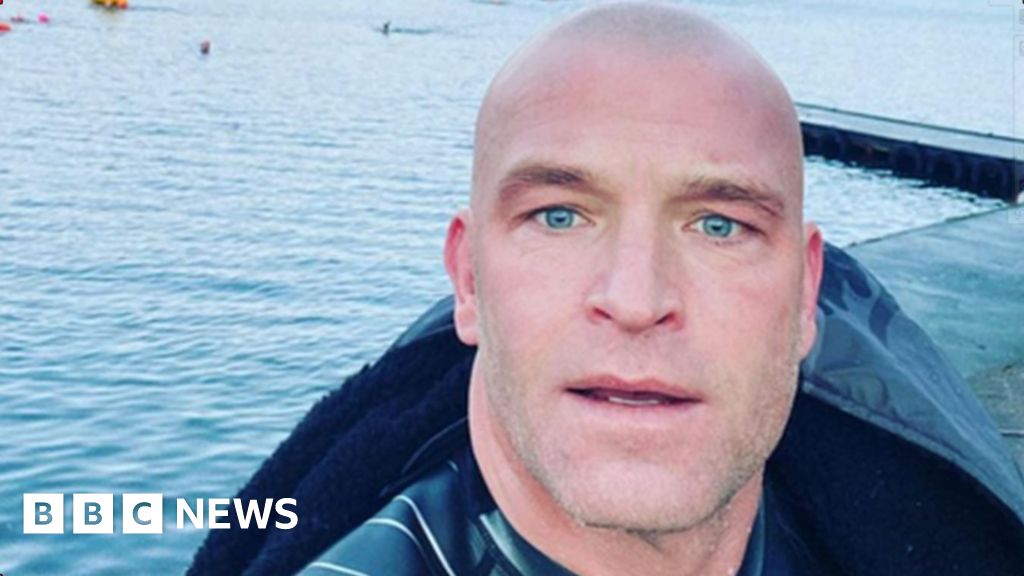 Swimming relay feat in memory of channel swimmer firefighter - BBC News