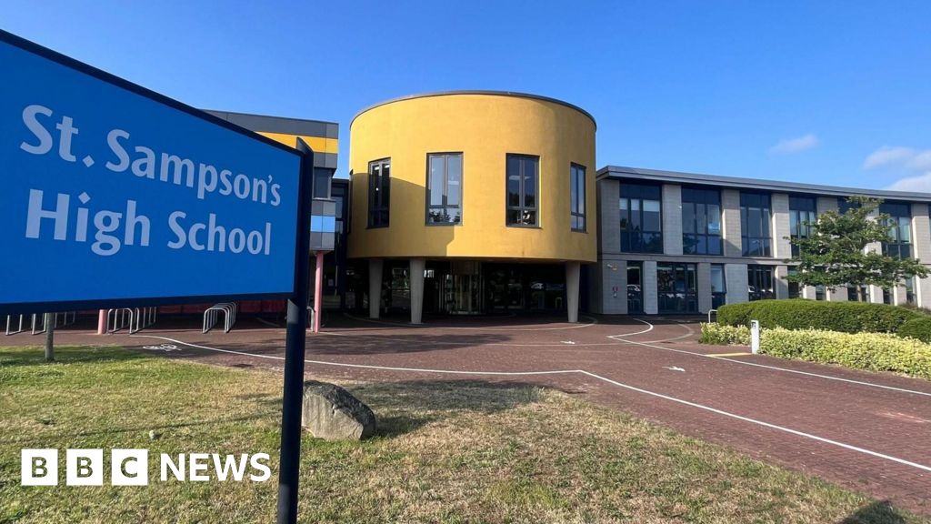 St Sampson's High School in Guernsey now rated good - BBC News