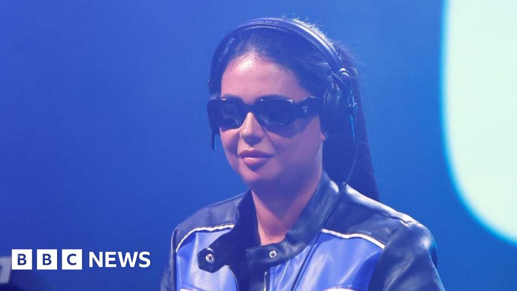 DJ Hannah Laing announces Dundee Doof dance festival - BBC News