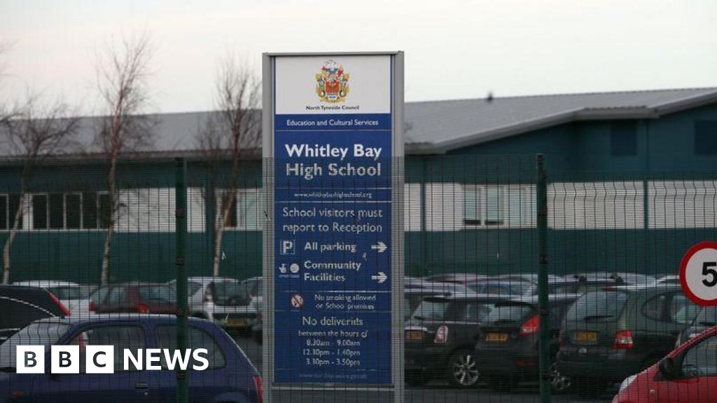 Whitley Bay headmaster criticises one-word Ofsted judgements - BBC News