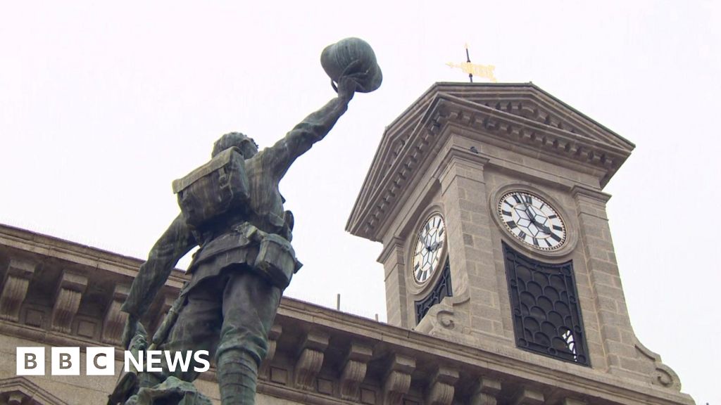 Truro clock tower restoration complete - BBC News