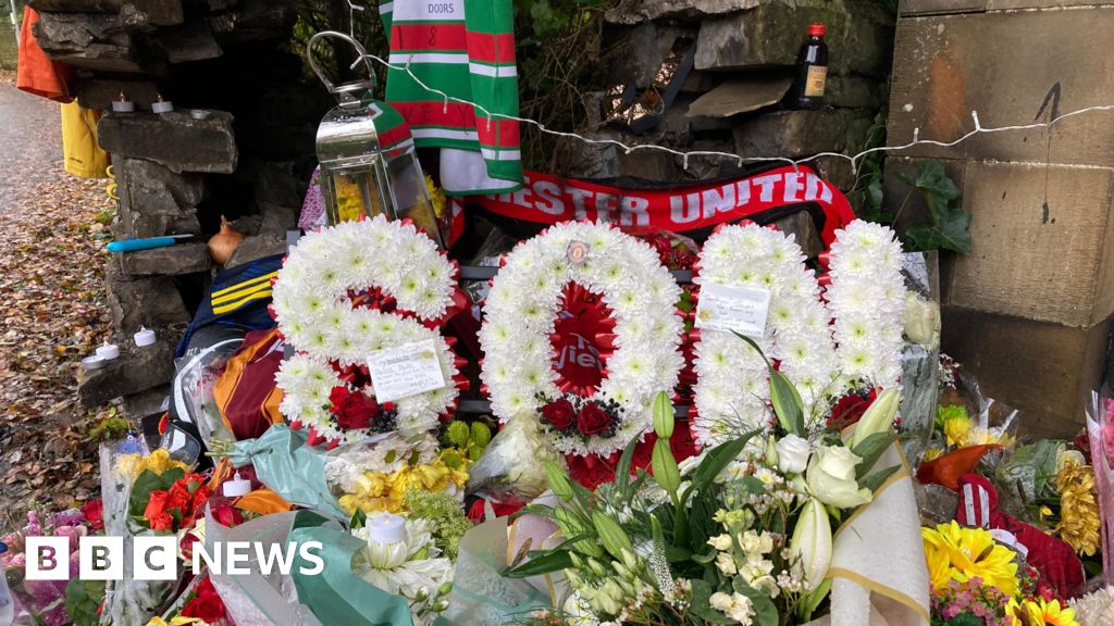 Halifax driver and friend died in car crash after party - BBC News