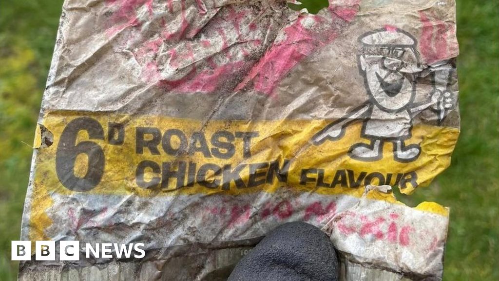 Crisp packet from 1968 found by Kesgrave litter pickers - BBC News