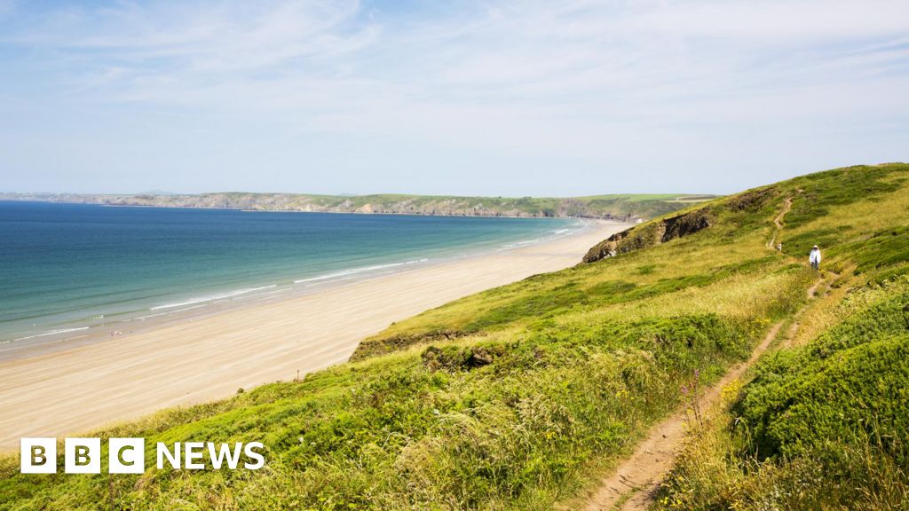 Beaches: Wales awarded 25 Blue flag awards - BBC News