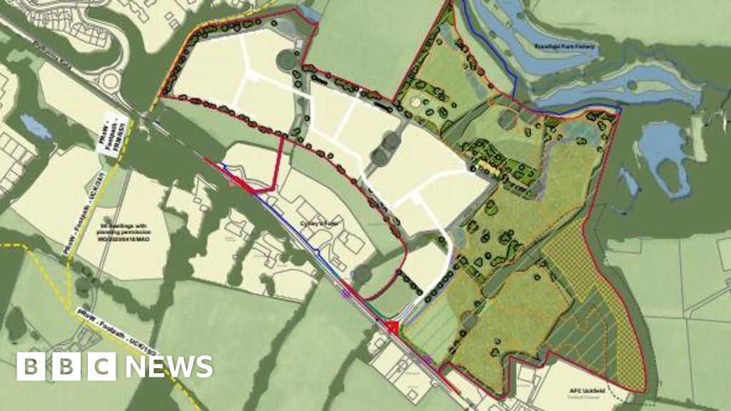 Uckfield: Council set to decide on 145-home development - BBC News