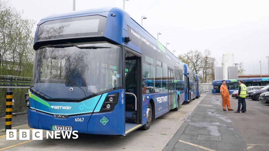 Hydrogen buses: Crawley's fleet hit by fuel plant planning delay - BBC News