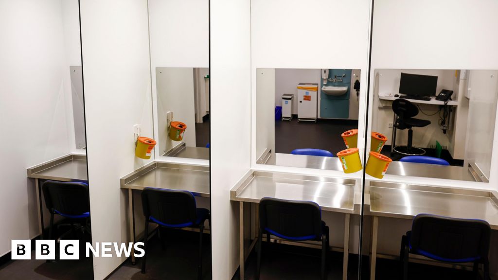Delay in opening of UK's first drugs consumption room - BBC News